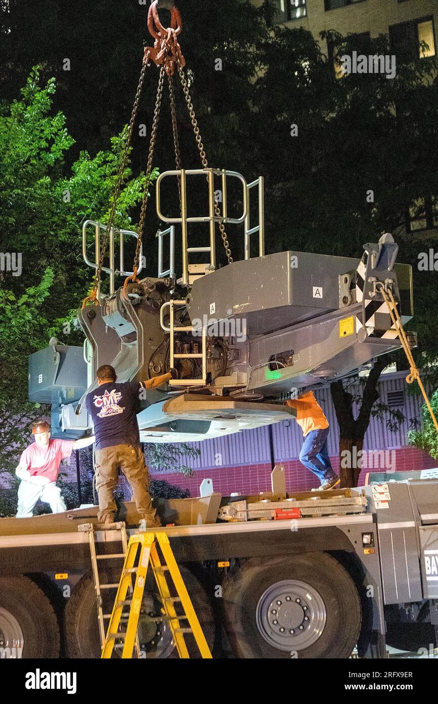 New York, NY, USA. 6th Aug, 2023. Contracted Rigging Crews use a ...