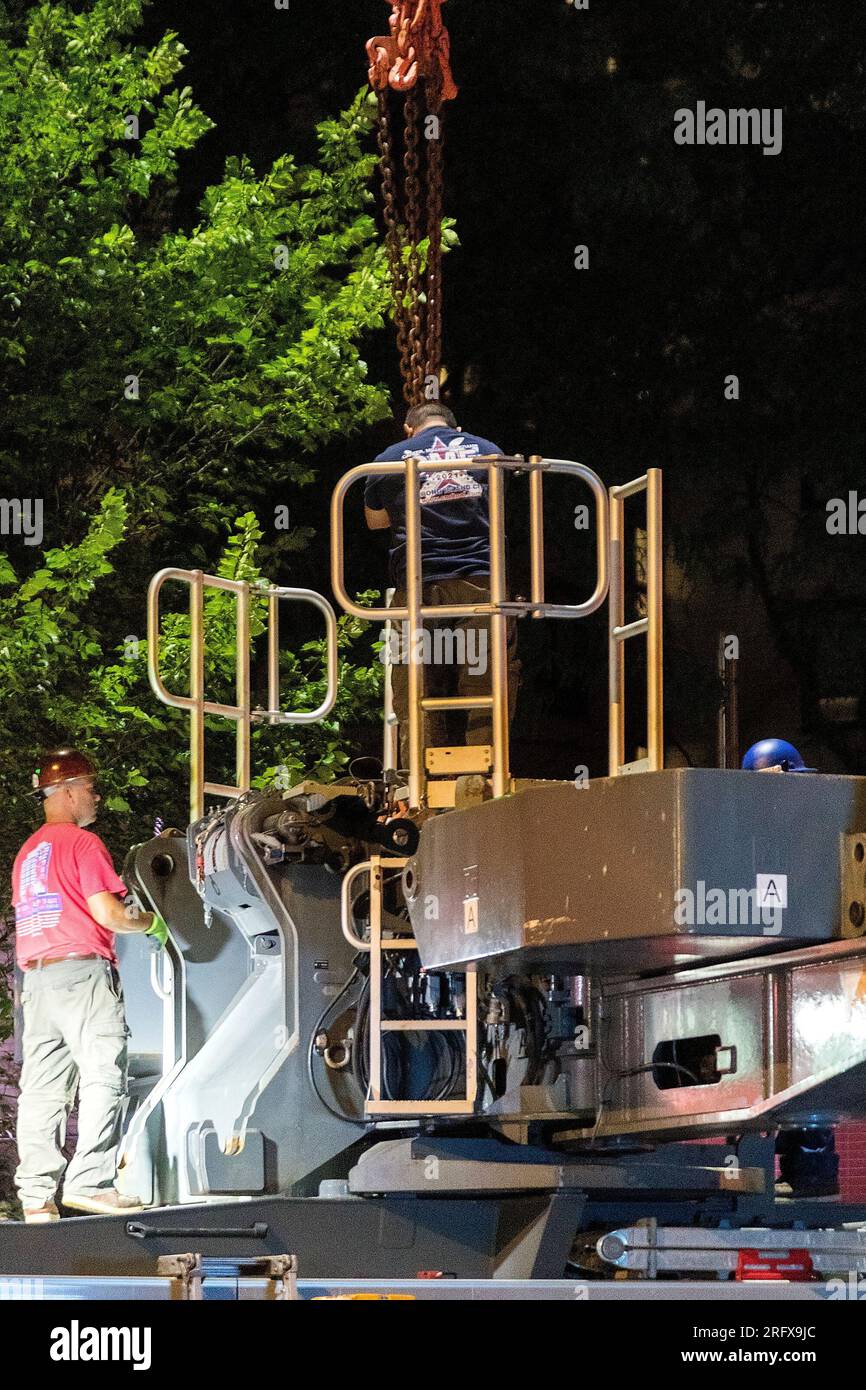 New York, NY, USA. 6th Aug, 2023. Contracted Rigging Crews use a ...