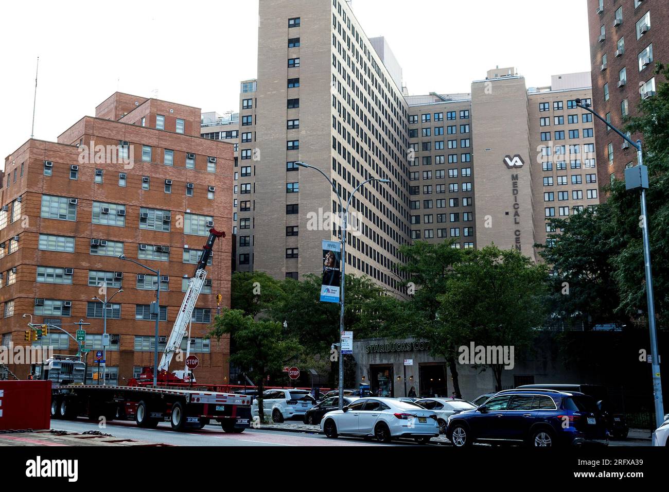 New York, NY, USA. 6th Aug, 2023. Contracted Rigging Crews use a ...