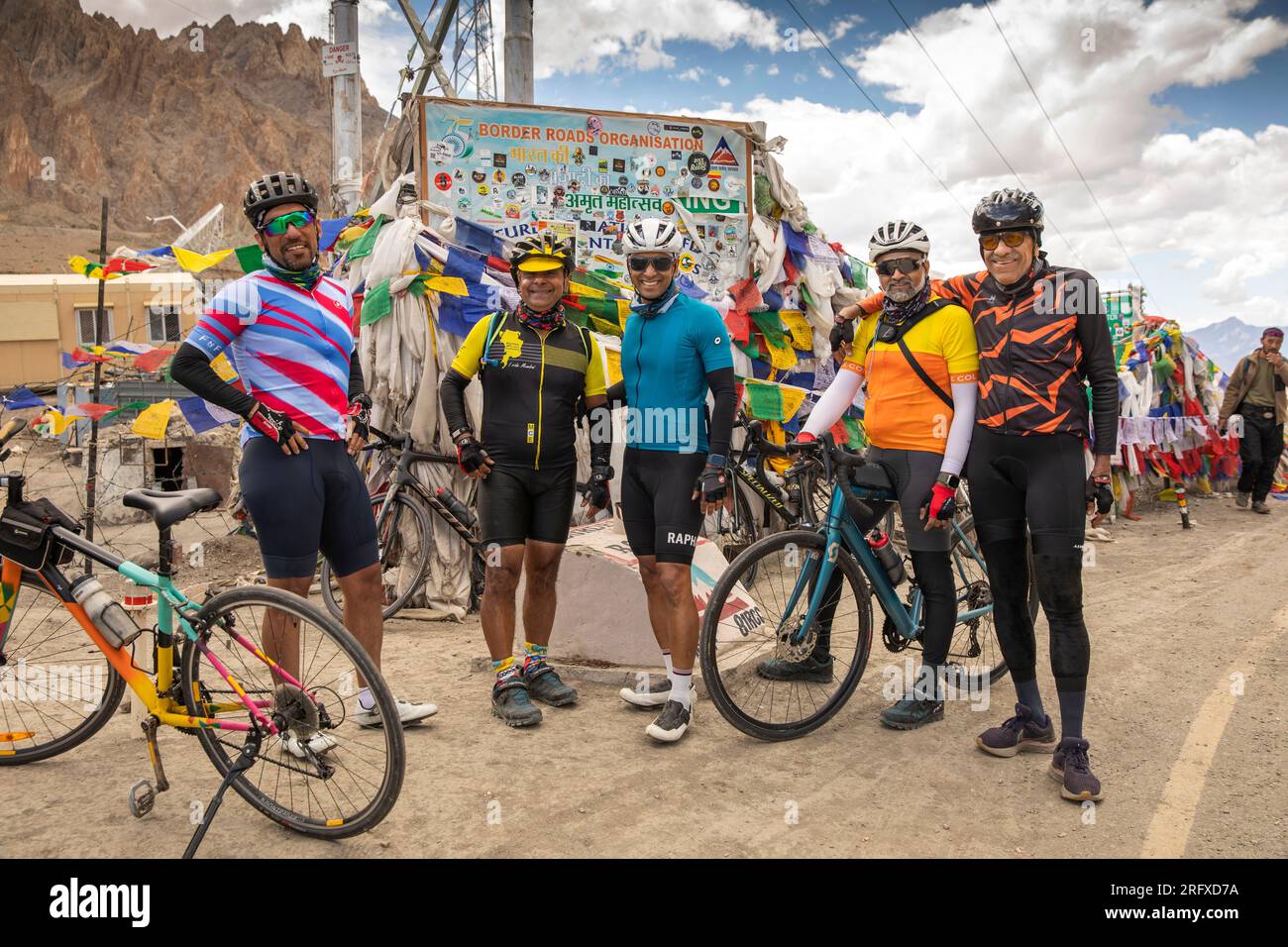 India, J&K, Ladakh, Fotu La, pass, Indian cyclists on Srinager to Leh ...
