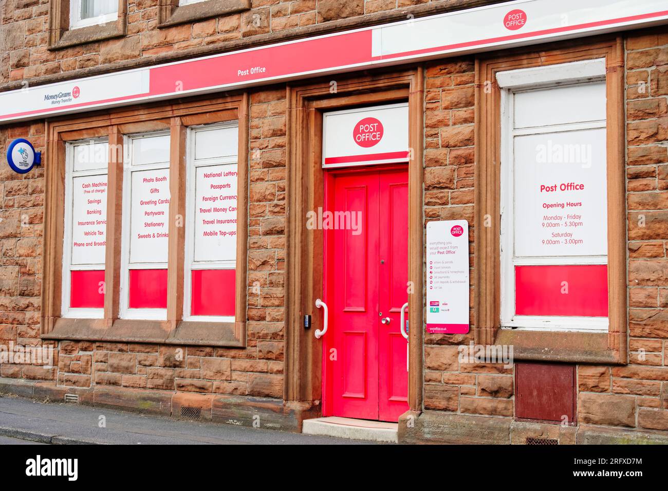 Royal mail closed sign hi-res stock photography and images - Alamy