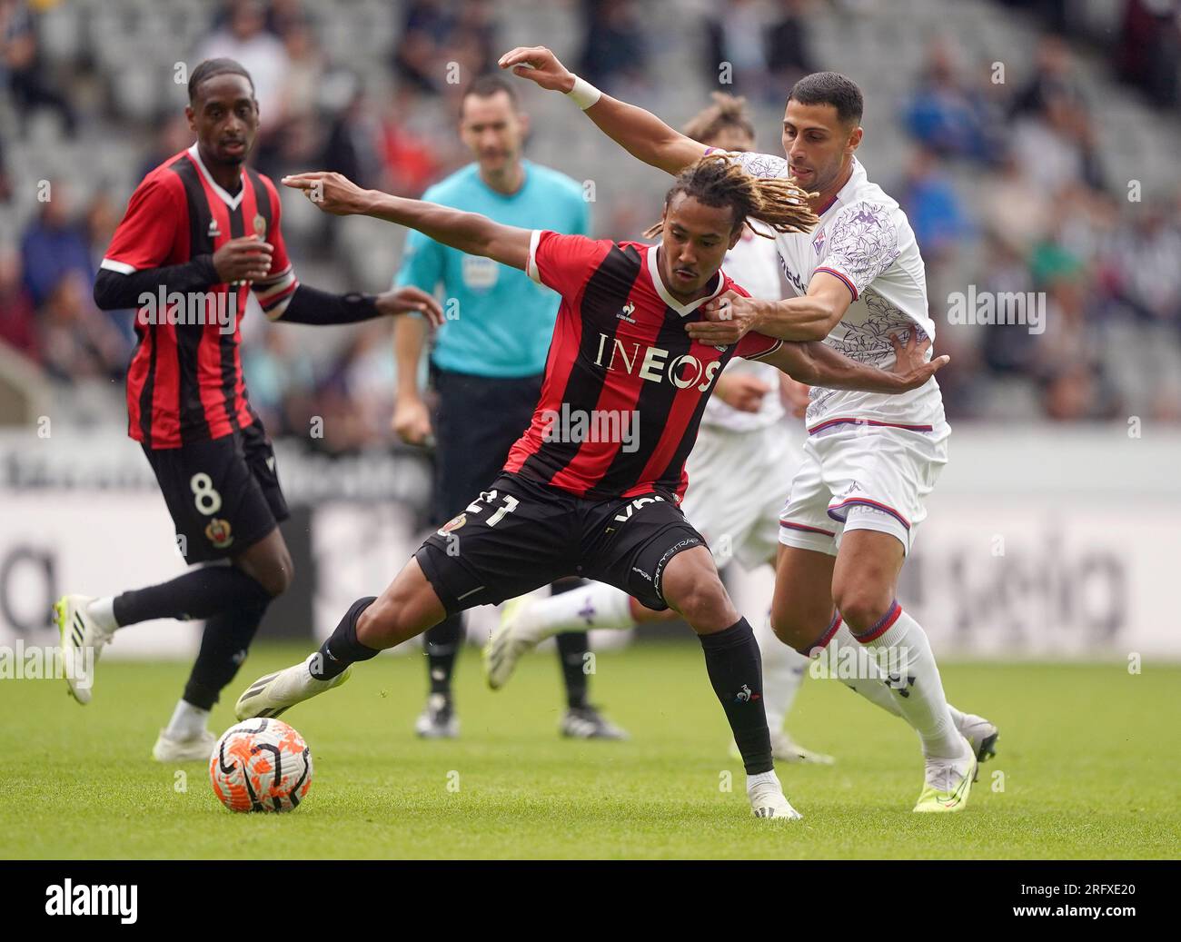 Nice’s Alexis Baka Baka and Fiorentina’s Rolando Mandragora battle for ...