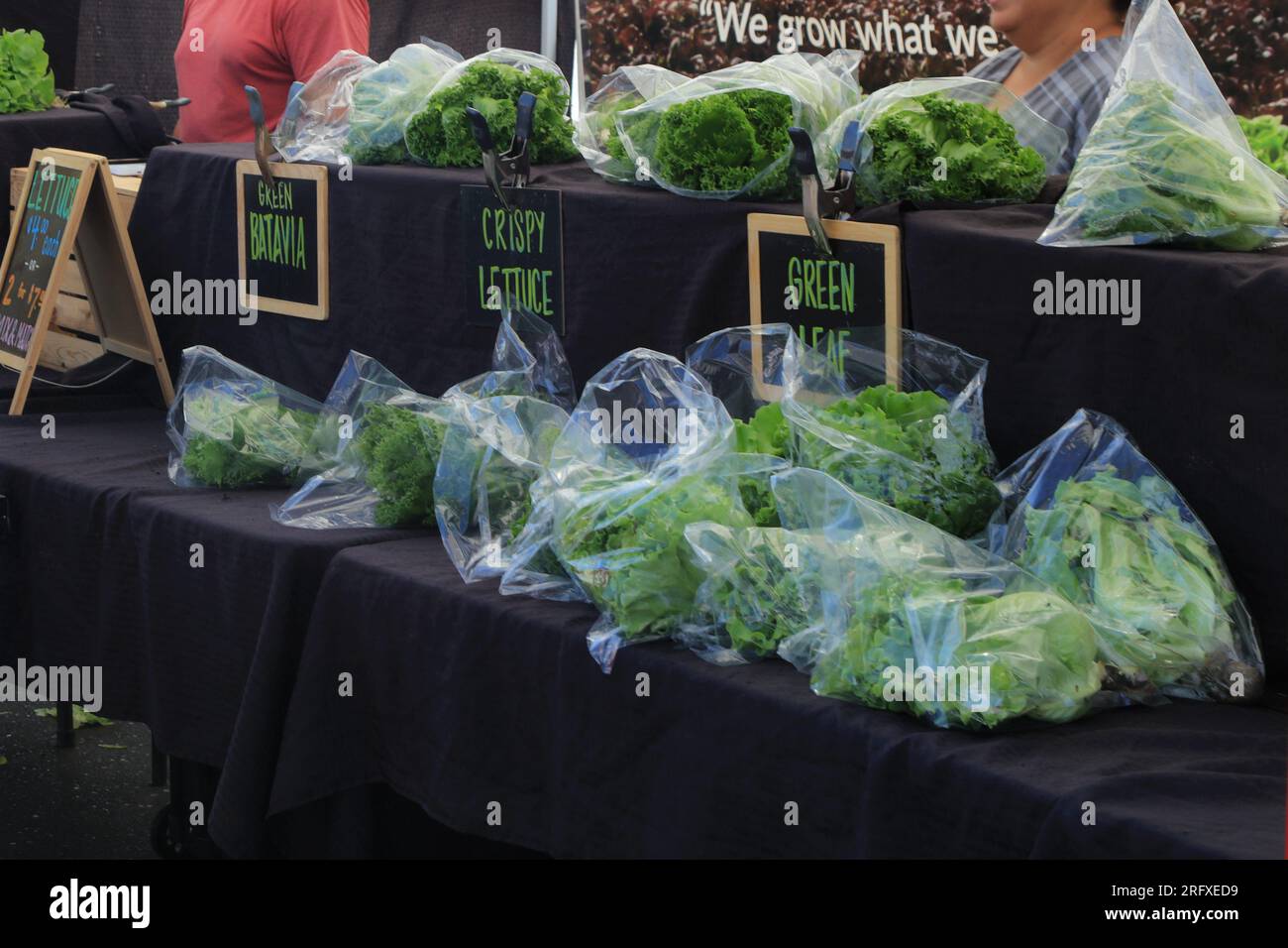Farmers market stands hi-res stock photography and images - Alamy