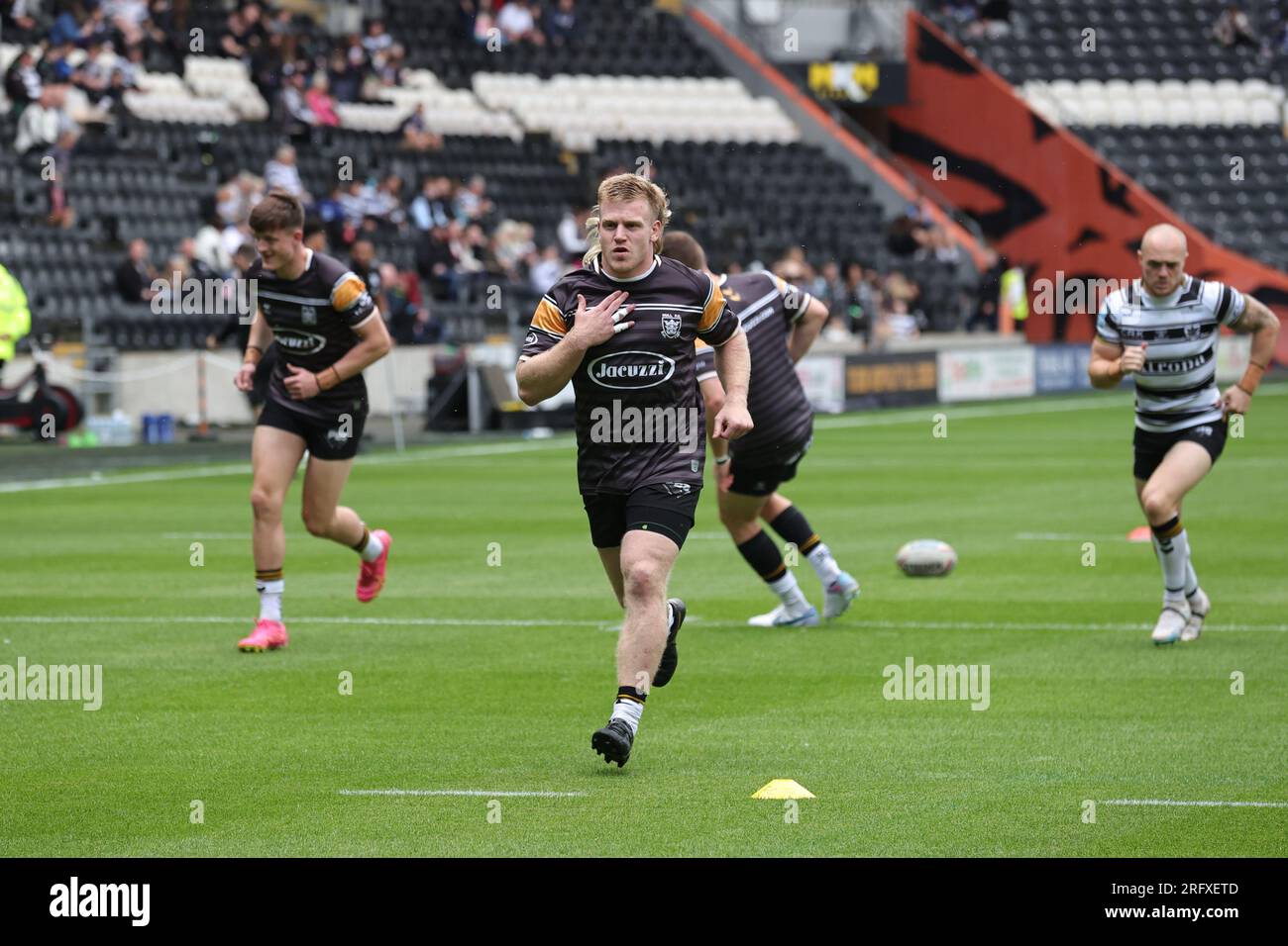 Brad Fash #13 of Hull FC warming up before the Betfred Super League ...