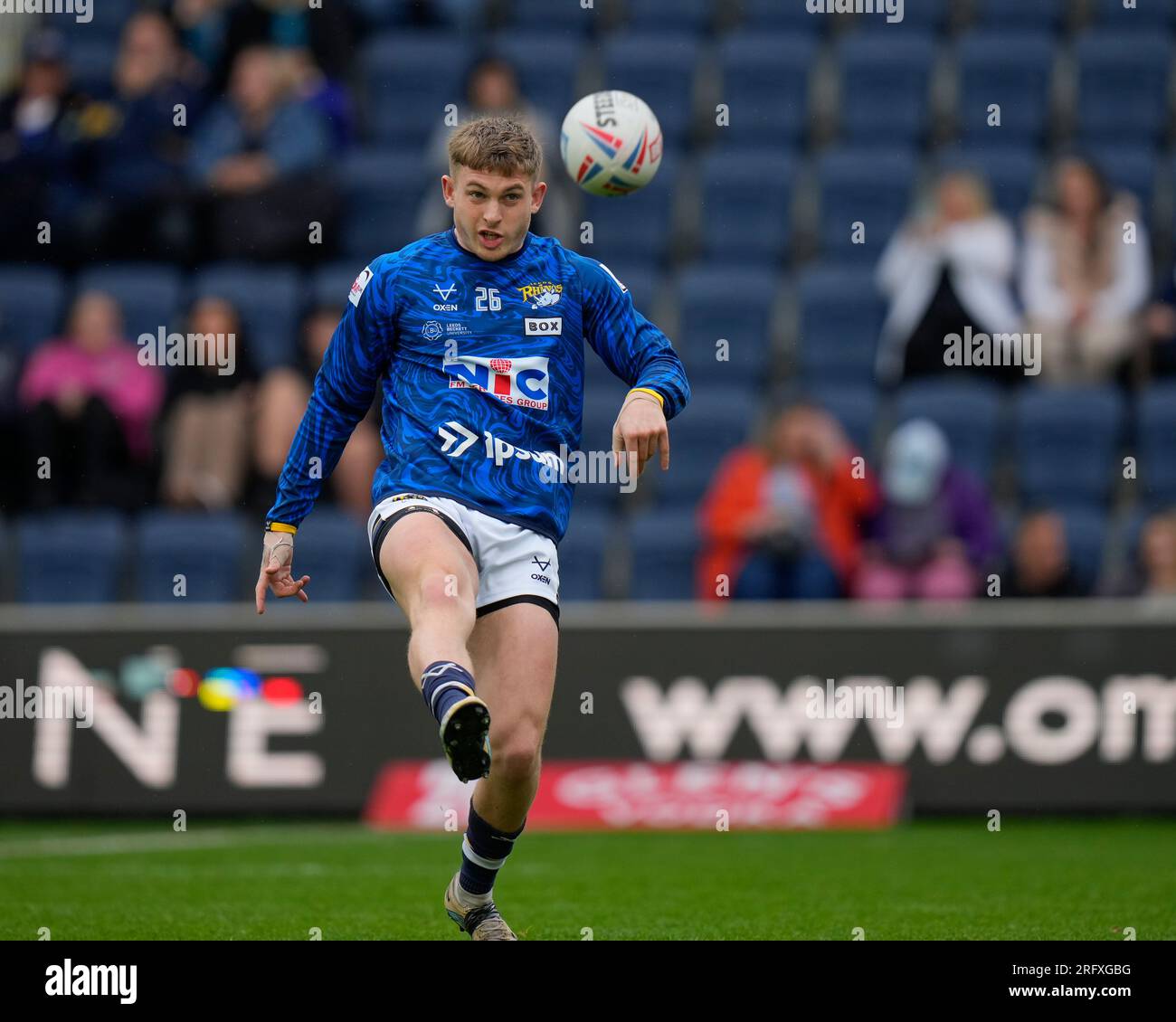 Corey Johnson #26 of Leeds Rhinos warms up before the Betfred Super ...