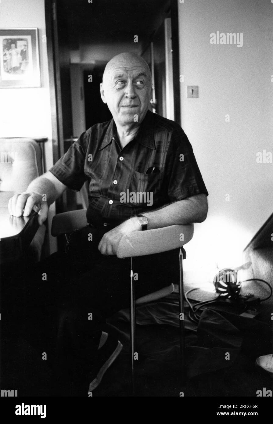 Behind the scenes 1970s hi-res stock photography and images - Alamy