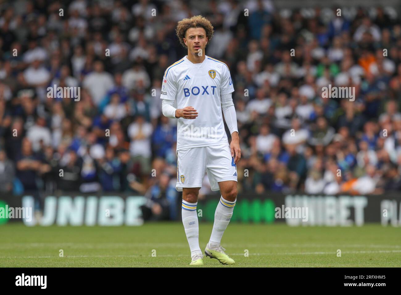 Ethan Ampadu #4 of Leeds United during the Sky Bet Championship match ...