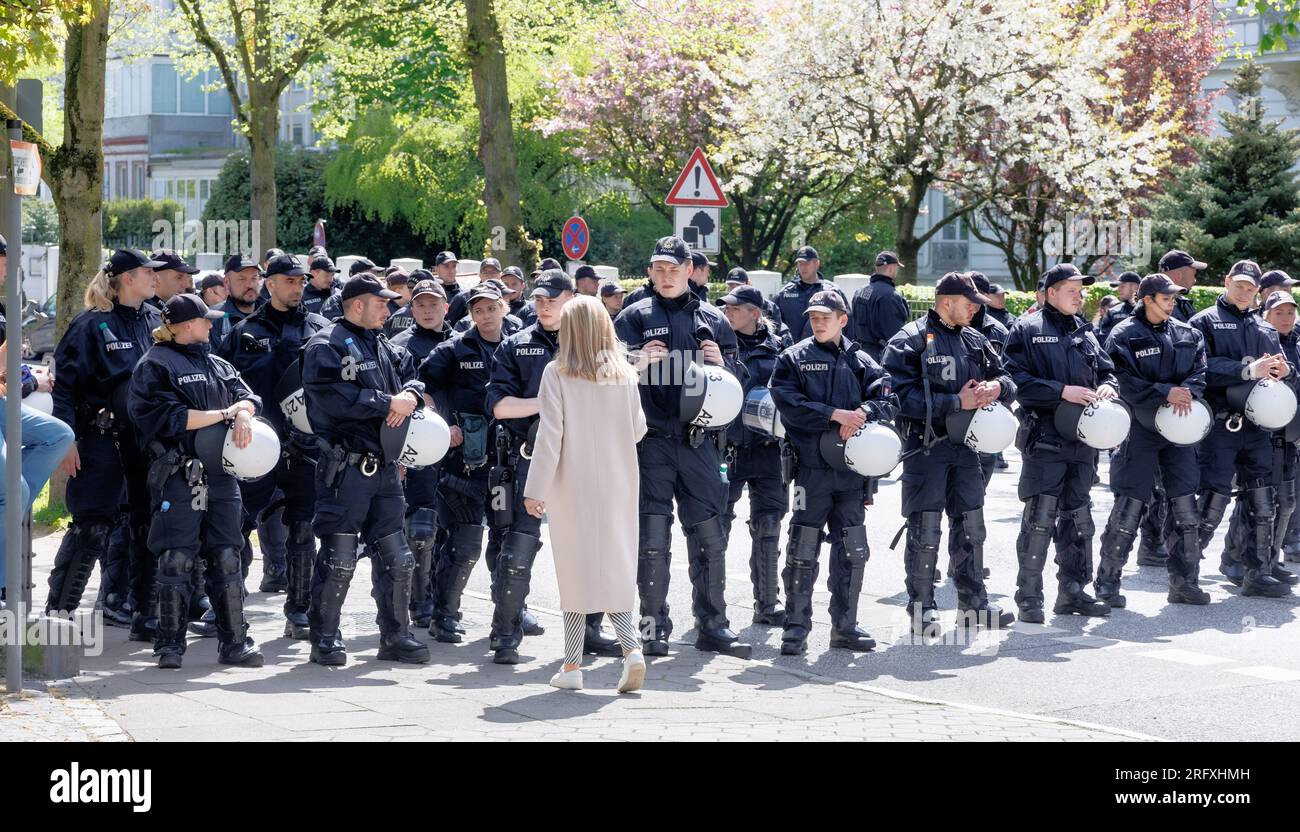 Riot police block hi-res stock photography and images - Alamy