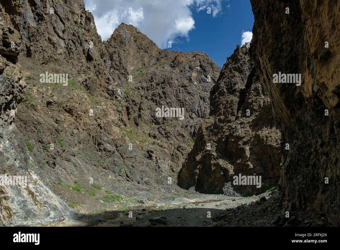 Yolyn Am Gorge of the Gurvan Saikhan Mountains in the Gobi Desert in ...