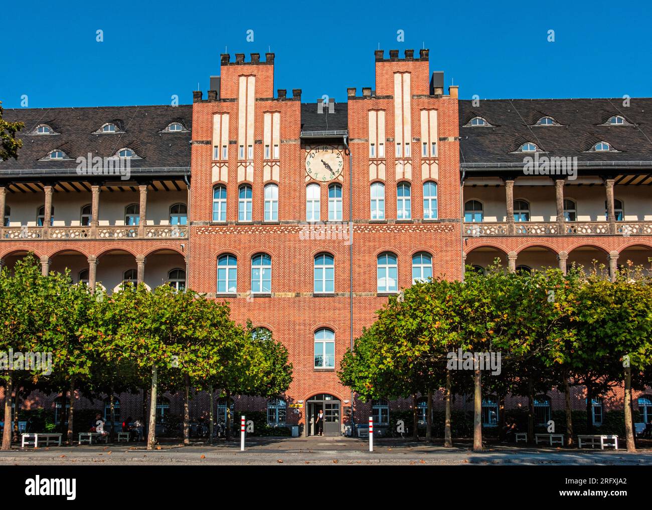 Charité Research Organisation in historic Building on the Charite ...
