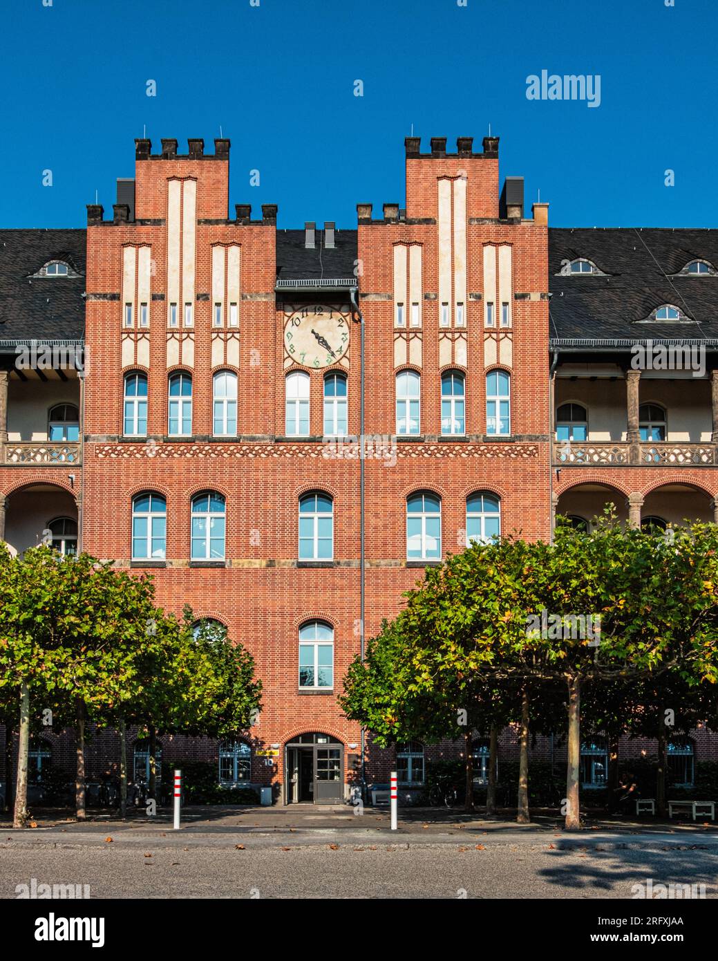 Charité Research Organisation in historic Building on the Charite ...