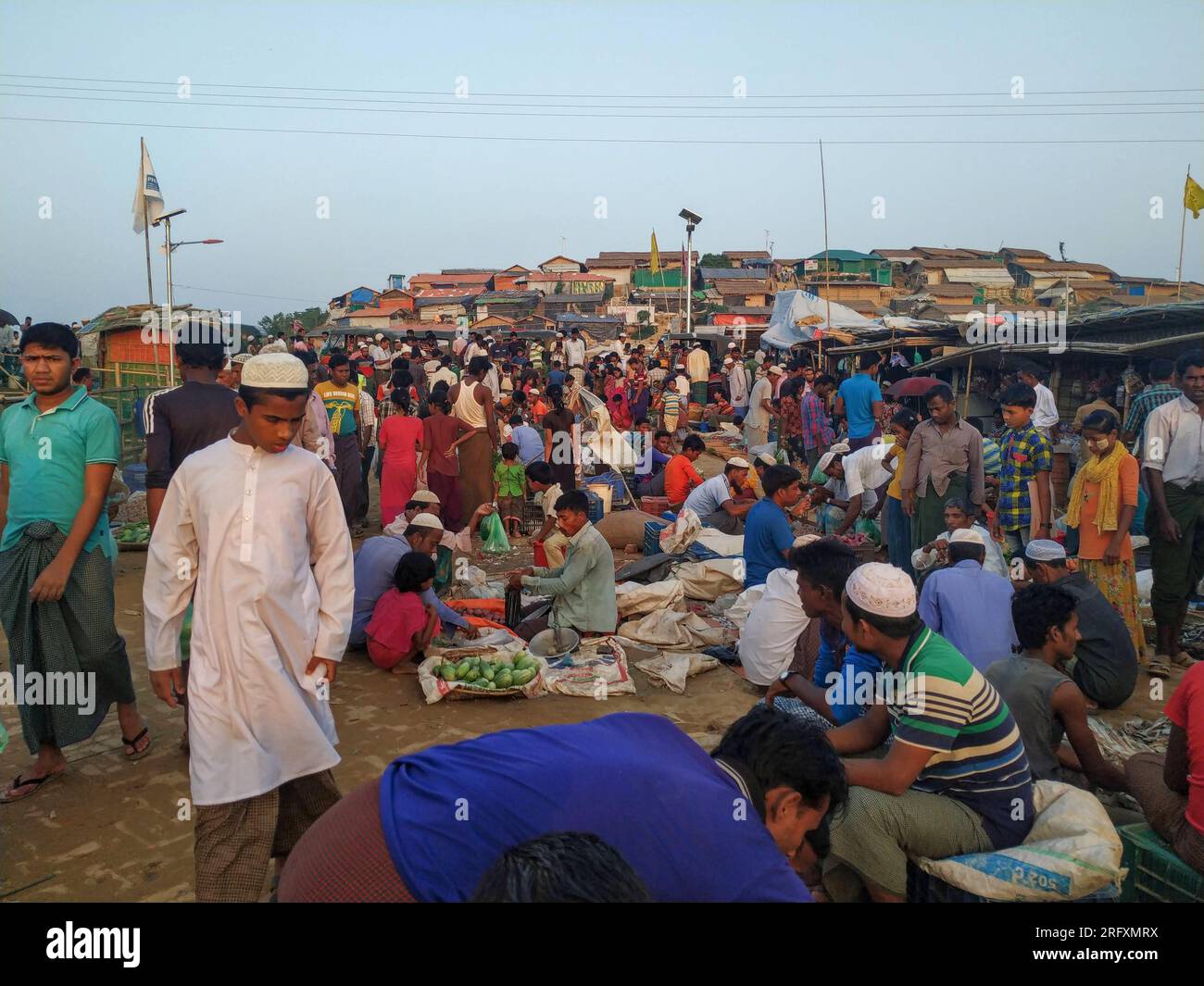 Rohingya refugee people are going to market in the camp Stock Photo - Alamy