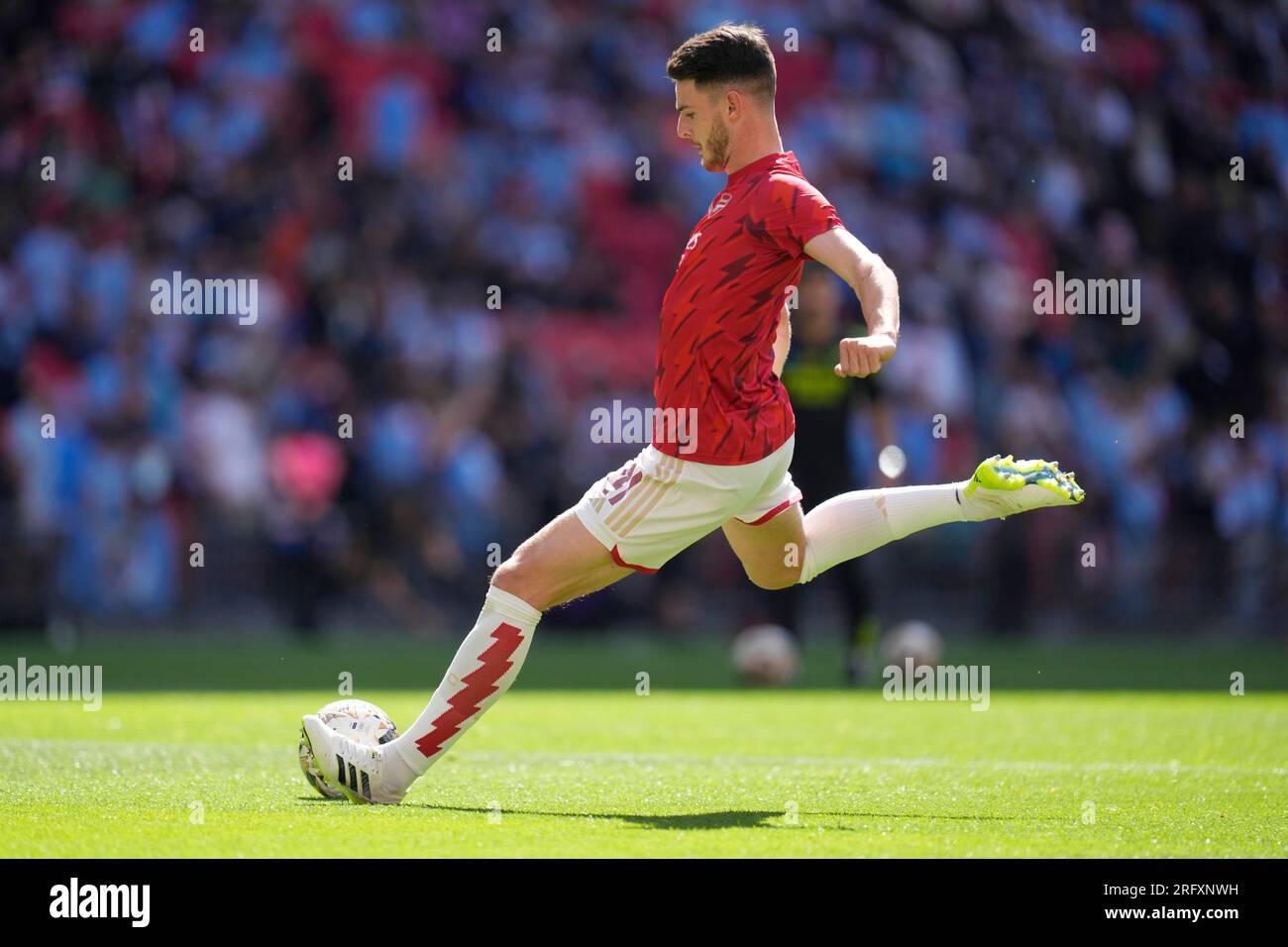 Arsenal's Declan Rice warms up prior to the English FA Community Shield ...