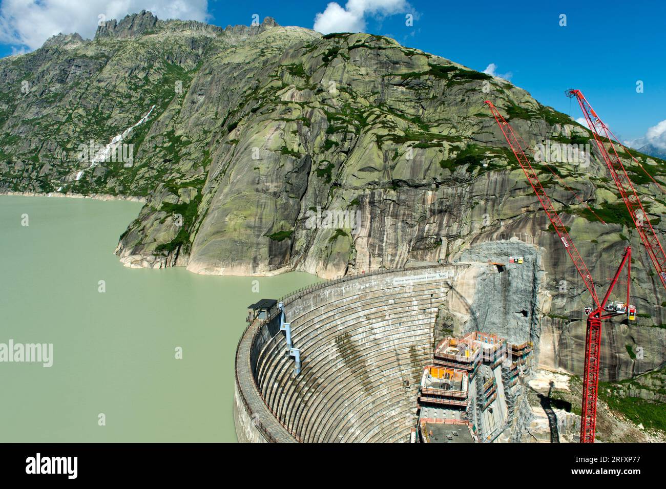 Construction site for the replacement Spitallamm dam at the Grimselsee ...