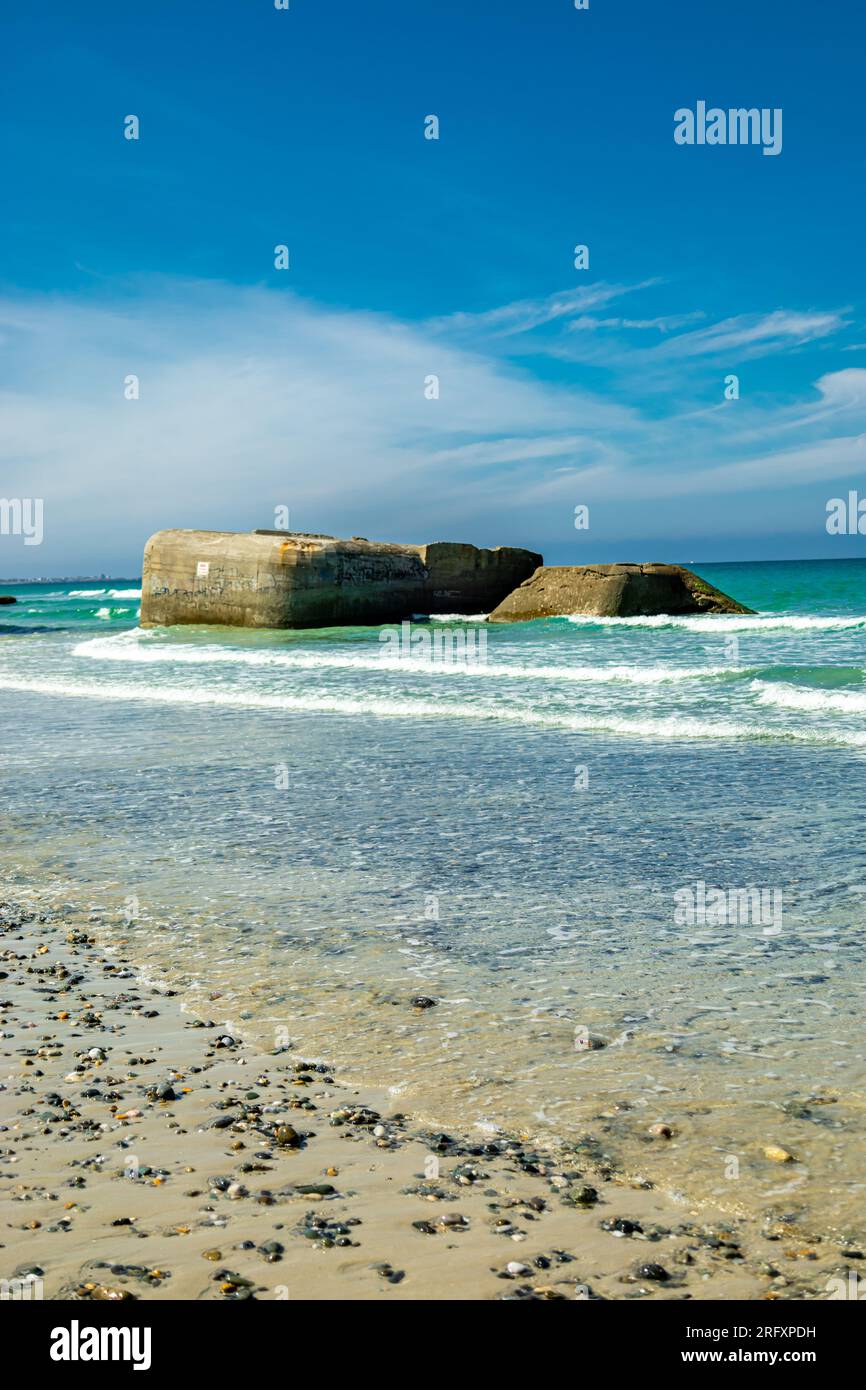 On the road on the kilometre-long sandy beach Plage of the Atlantic ...