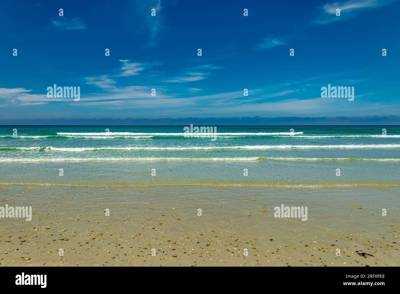 On the road on the kilometre-long sandy beach Plage of the Atlantic ...