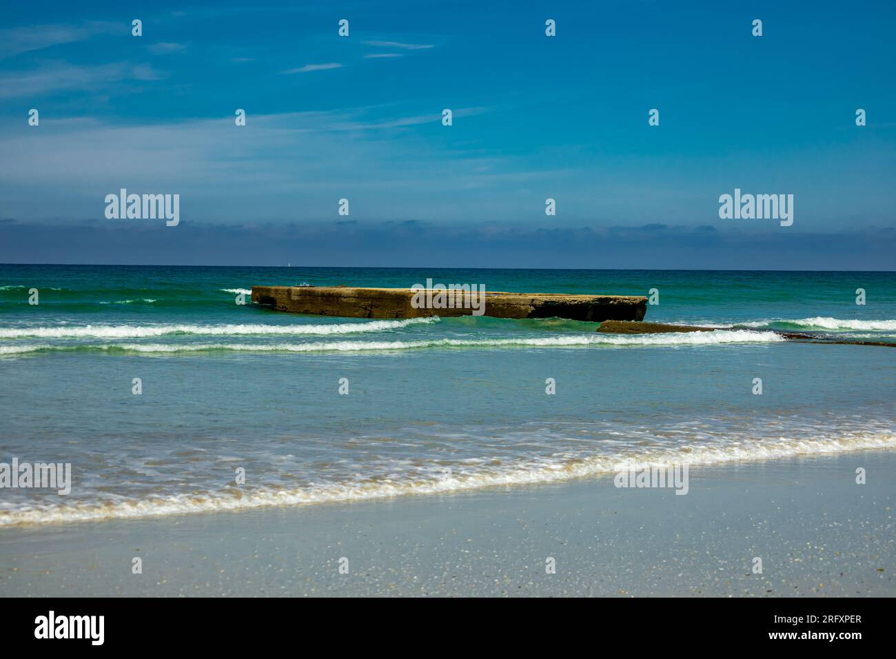 On the road on the kilometre-long sandy beach Plage of the Atlantic ...