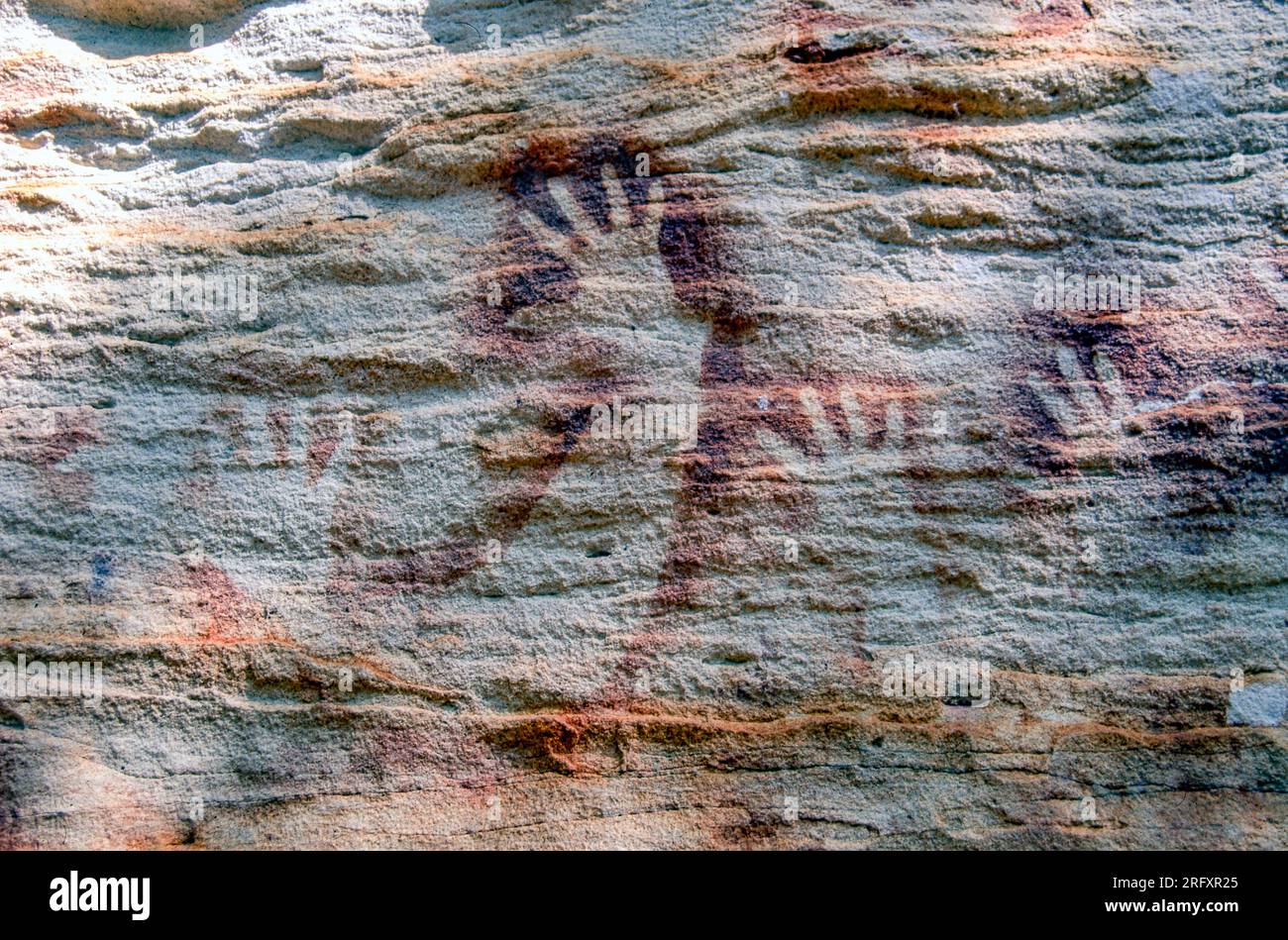 Aboriginal arts howing children's hands at Quinkan Galleries, Laura ...