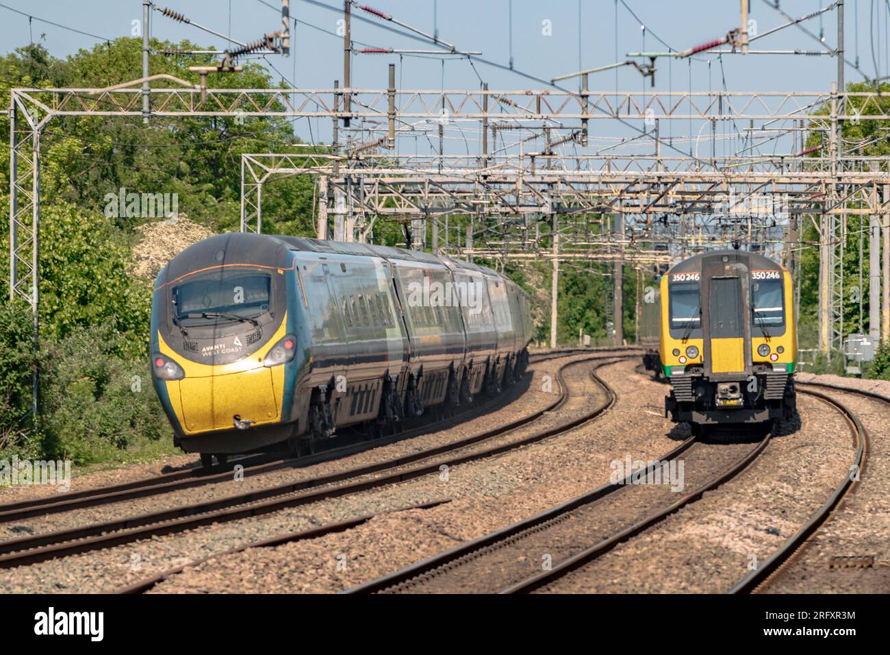 British rail class 390 hi-res stock photography and images - Alamy