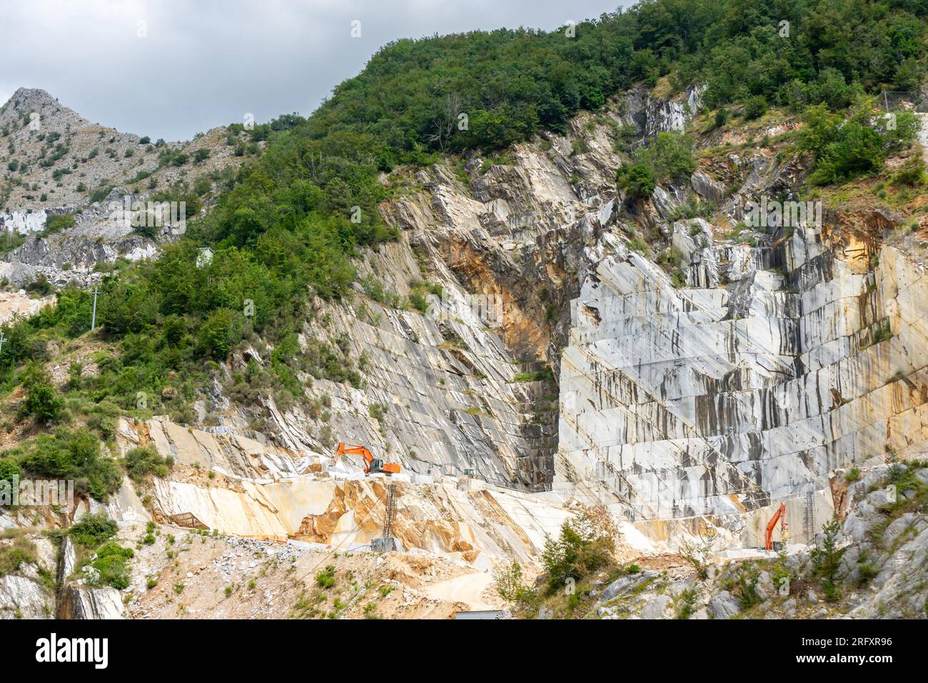 carrara quarry, rocky mountain landscape Stock Photo - Alamy