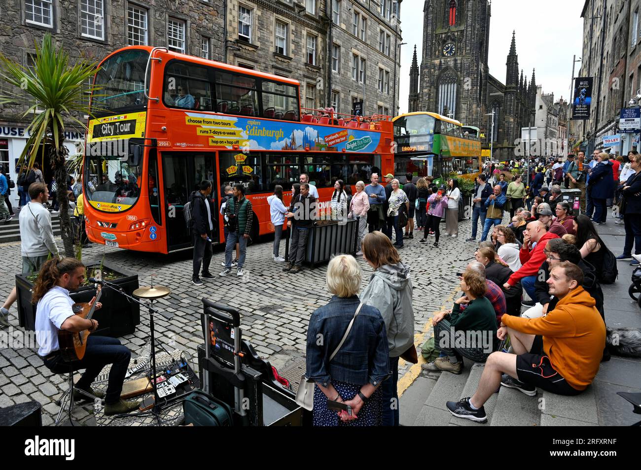 Musician tour buses hi-res stock photography and images - Alamy