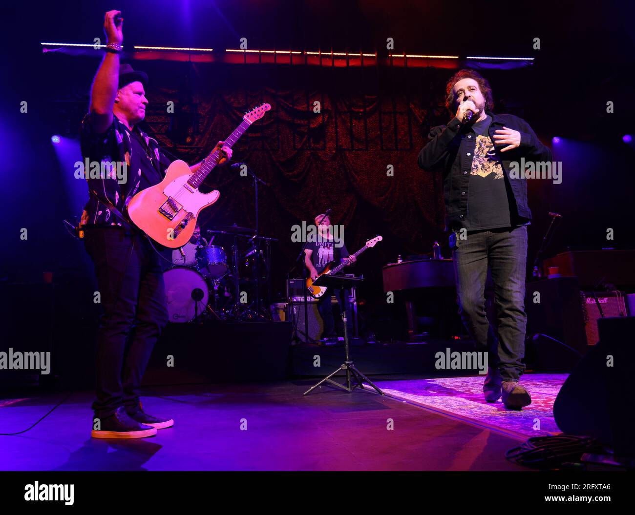 Counting crows bassist hi-res stock photography and images - Alamy