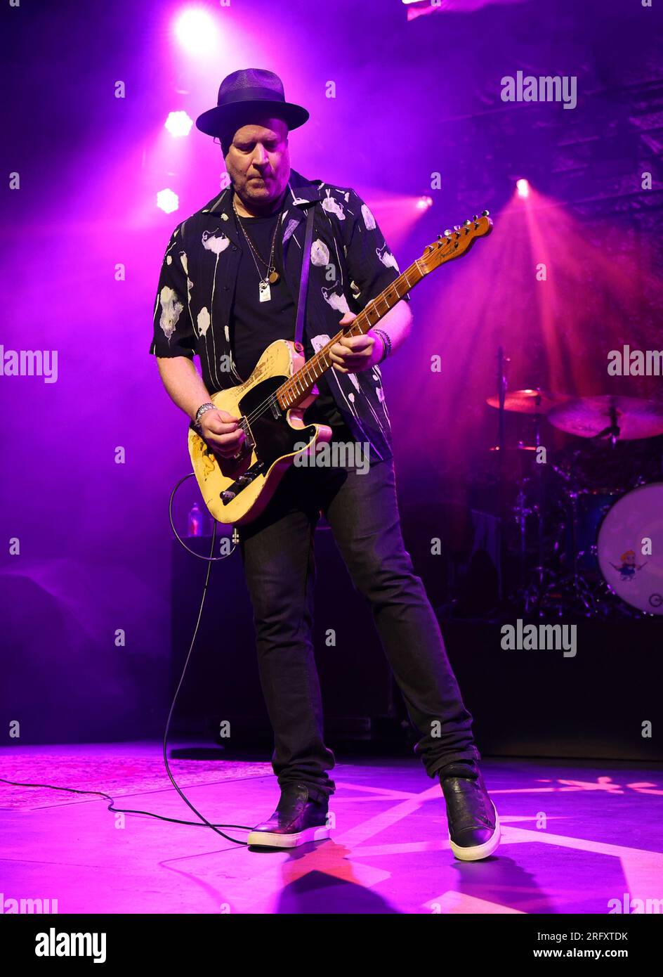 Counting crows guitarist hi-res stock photography and images - Alamy