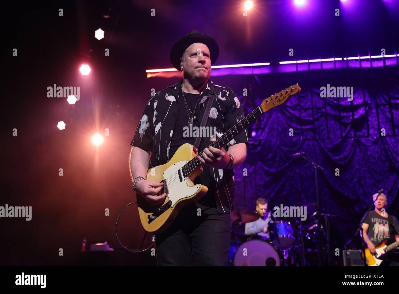 Counting crows guitarist hi-res stock photography and images - Alamy