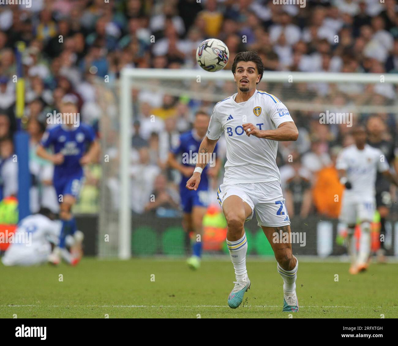 Pascal Struijk #21 of Leeds United in action during the Sky Bet ...