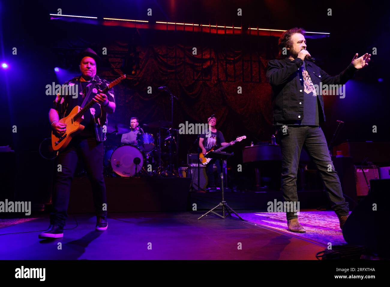 Counting crows bassist hi-res stock photography and images - Alamy