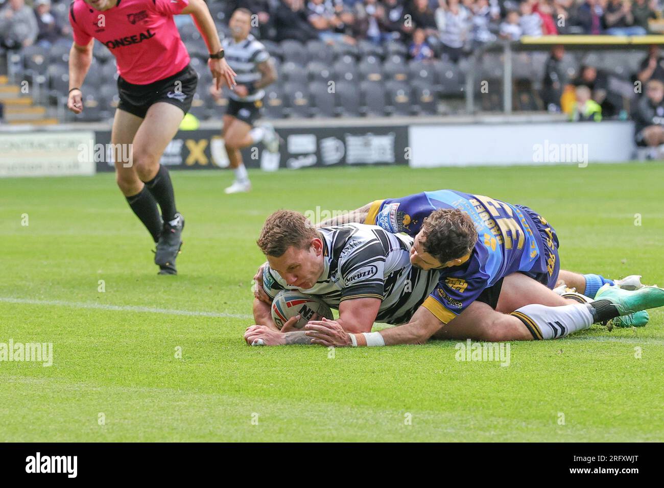 Jordan Lane #12 of Hull FC goes over for a try during the Betfred Super ...