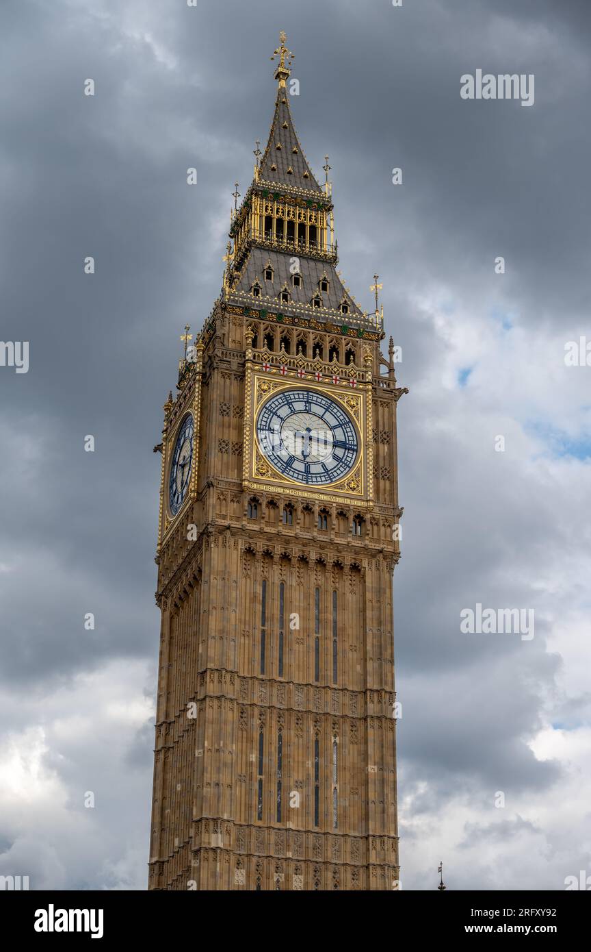 View of the landmark Big Ben clock tower in London Stock Photo - Alamy