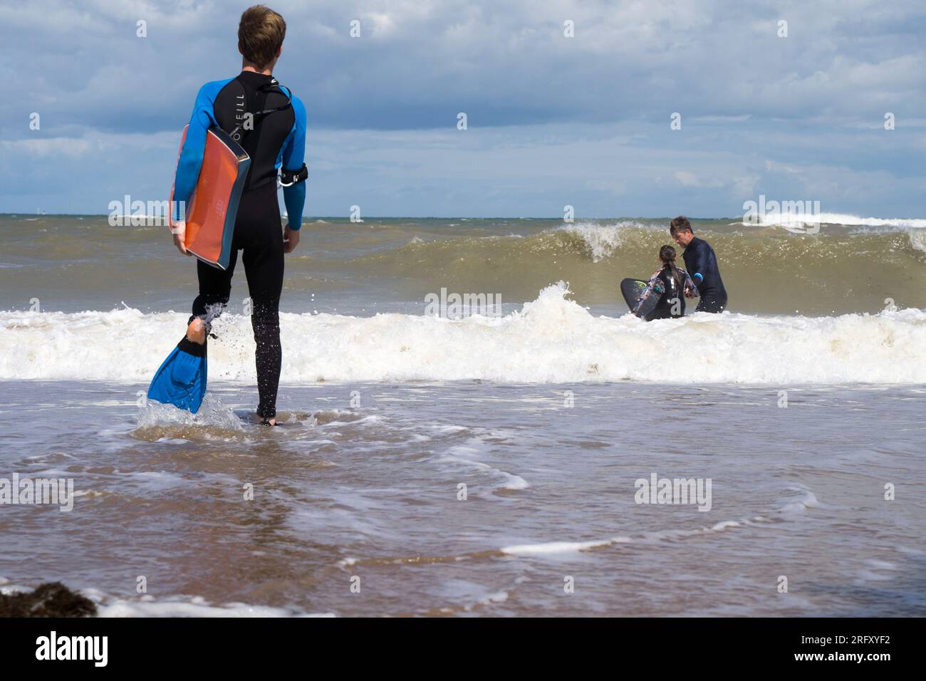Kent UK. 06th August 2023. UK Weather. man carrys surf board, Surfer ...