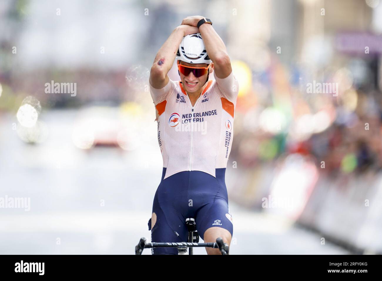 GLASGOW - Mathieu van der Poel celebrates his world title after winning ...