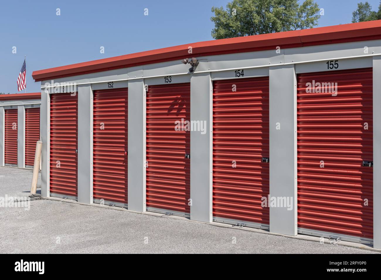 Self storage and mini storage garage units. Personal warehouse lockers ...