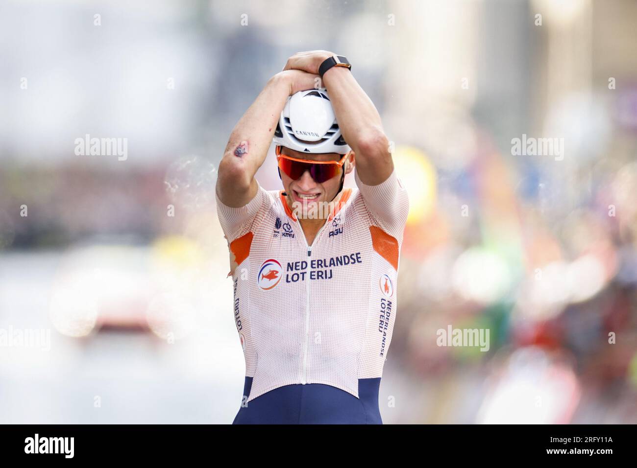 GLASGOW - Mathieu van der Poel celebrates his world title after winning ...