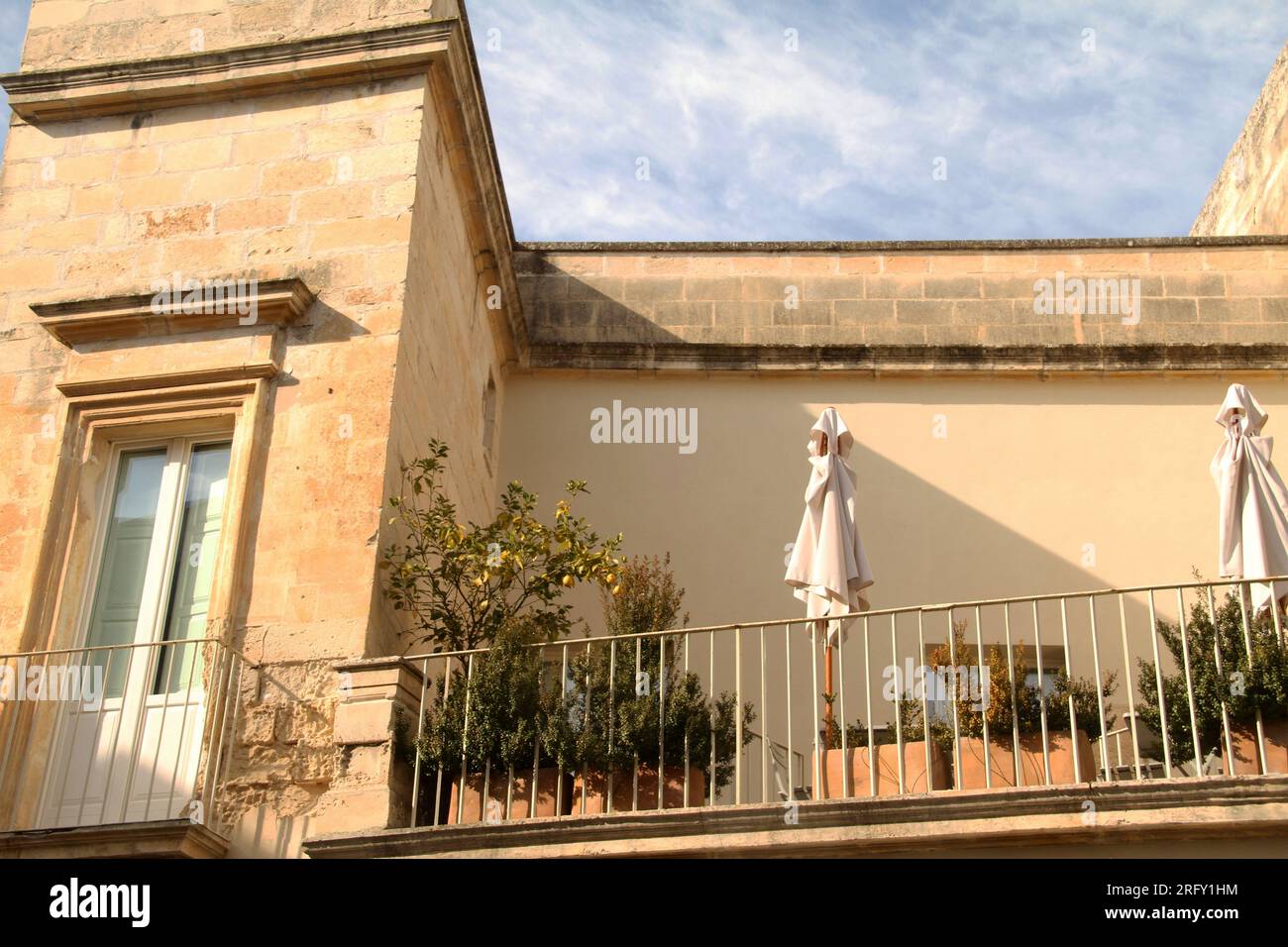 Heritage terrace hi-res stock photography and images - Alamy