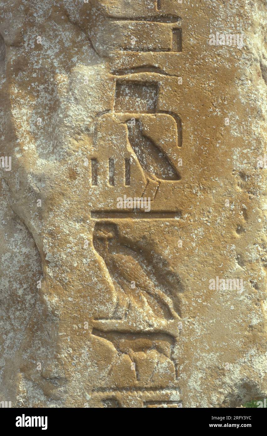 Egyptian pyramids 2000 hi-res stock photography and images - Alamy