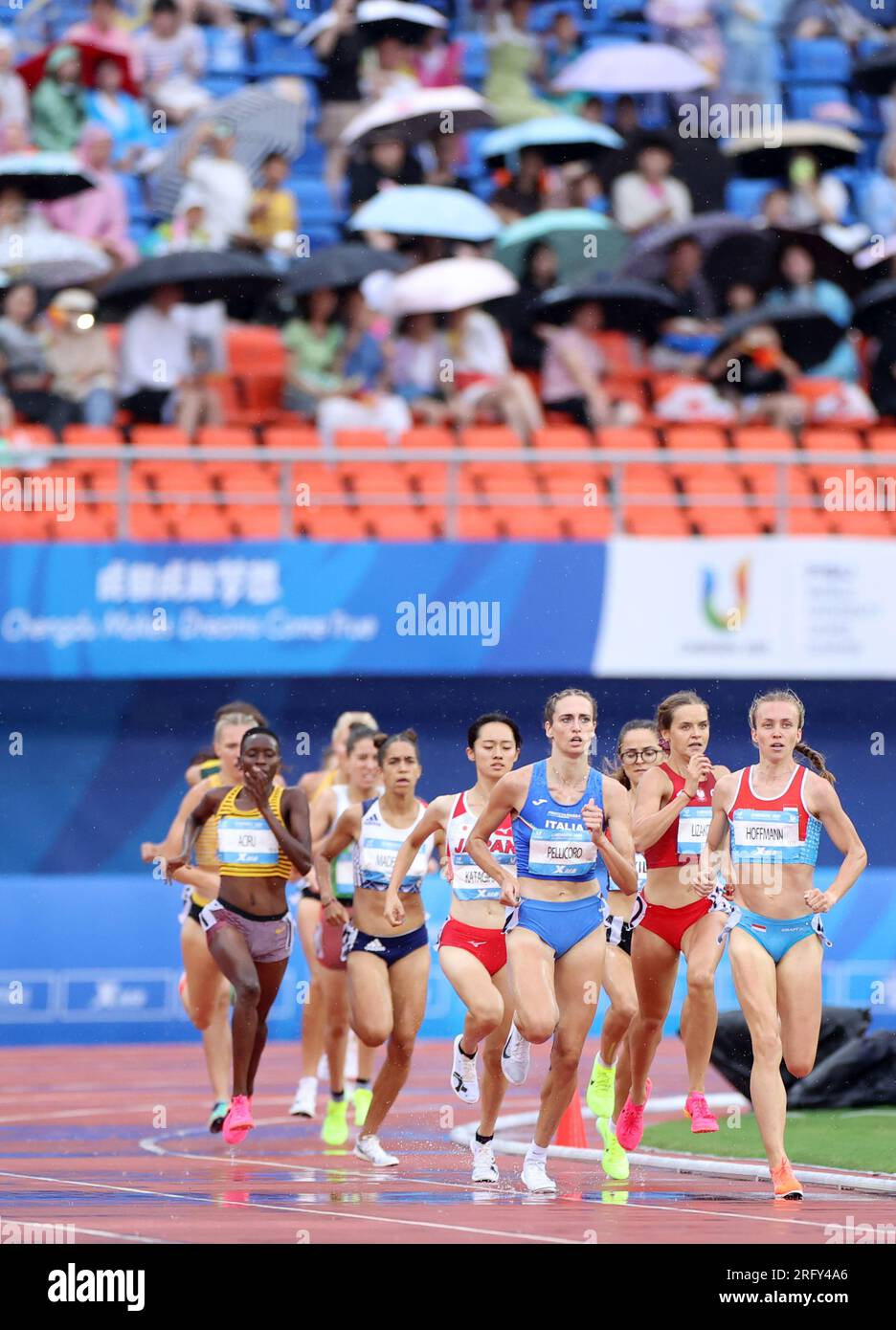 1500m run hi-res stock photography and images - Alamy