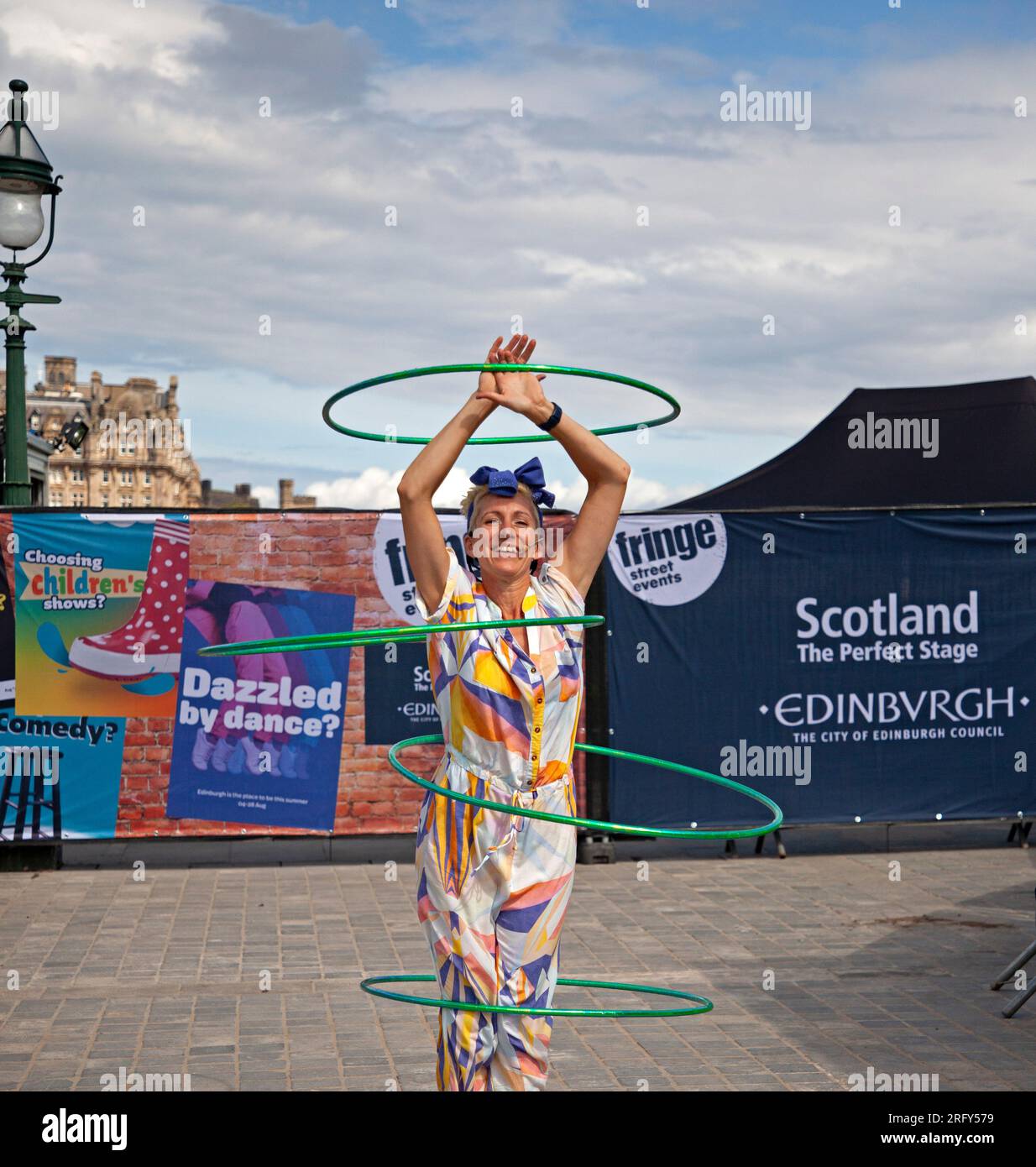 Edinburgh Festival Fringe street performances, Scotland, UK. 6 August ...