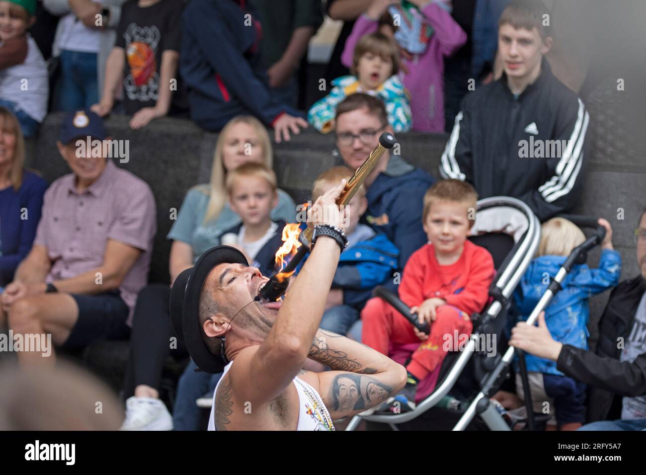 Edinburgh Festival Fringe street performances, Scotland, UK. 6 August ...