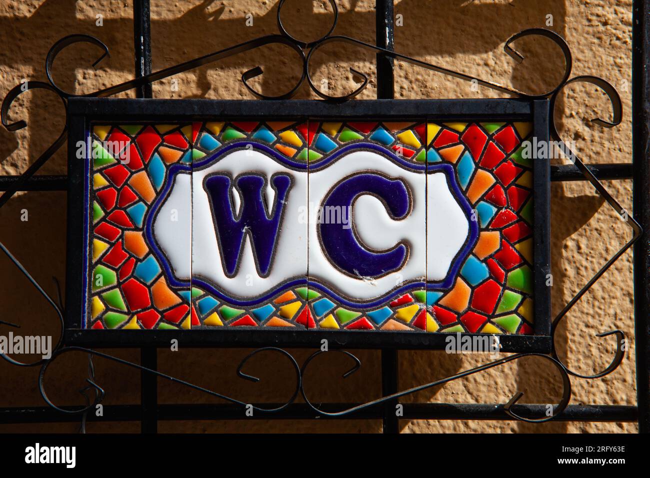 A blue and white toilet sign hi-res stock photography and images - Alamy