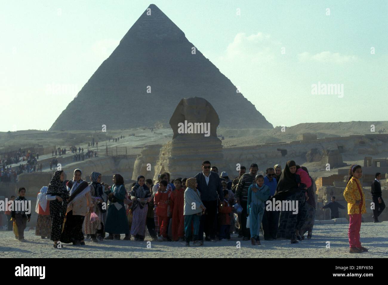 Egyptian pyramids 2000 hi-res stock photography and images - Alamy