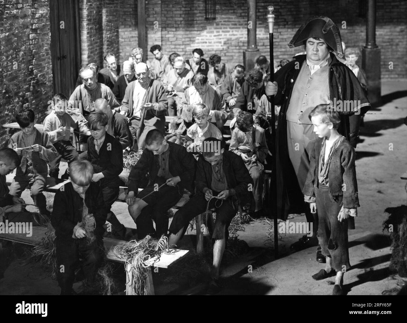 JOHN HOWARD DAVIES and FRANCIS L. SULLIVAN in OLIVER TWIST 1948 ...