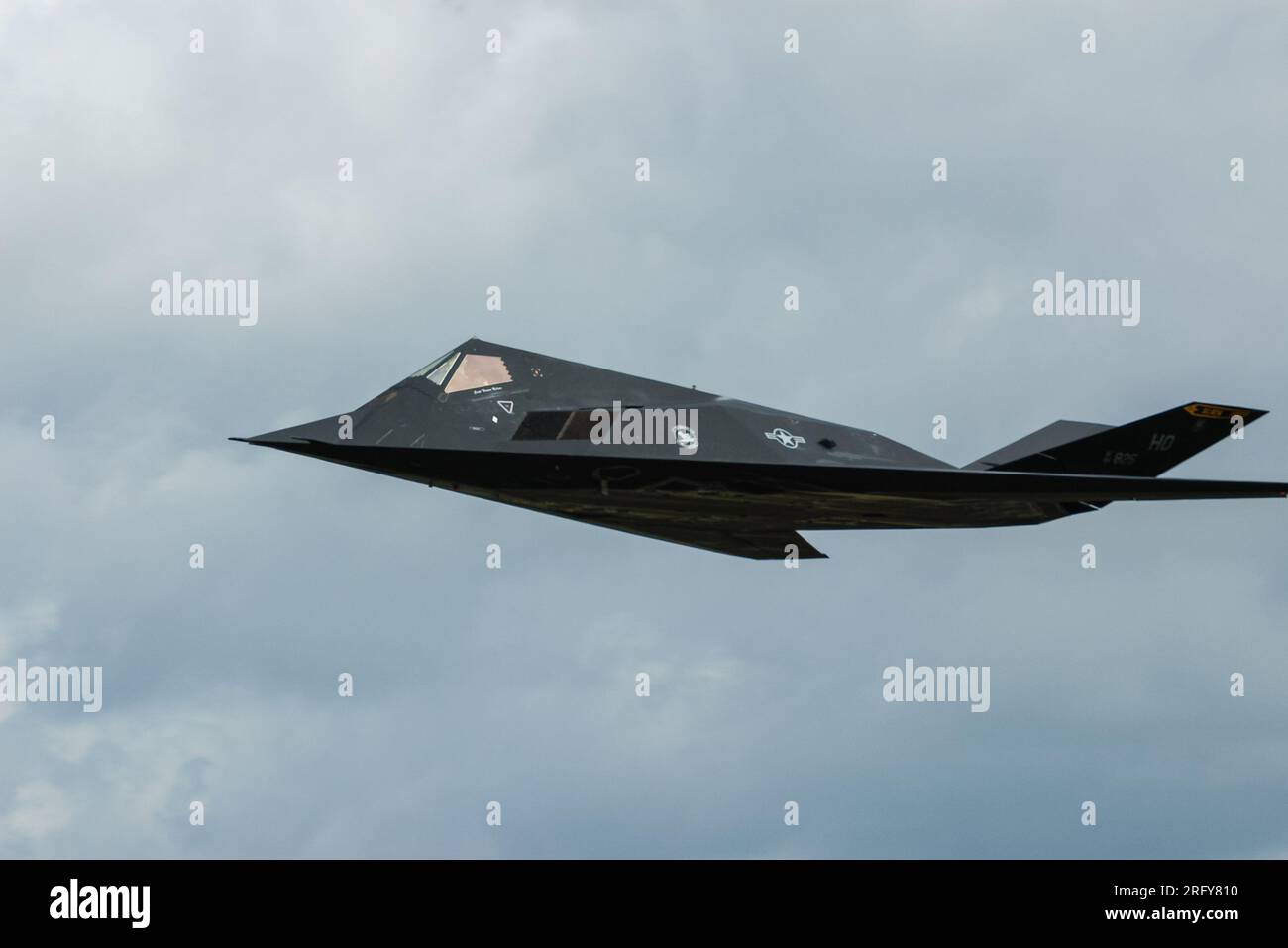 Lockheed F-117 Nighthawk stealth fighter, twin-engine stealth attack ...