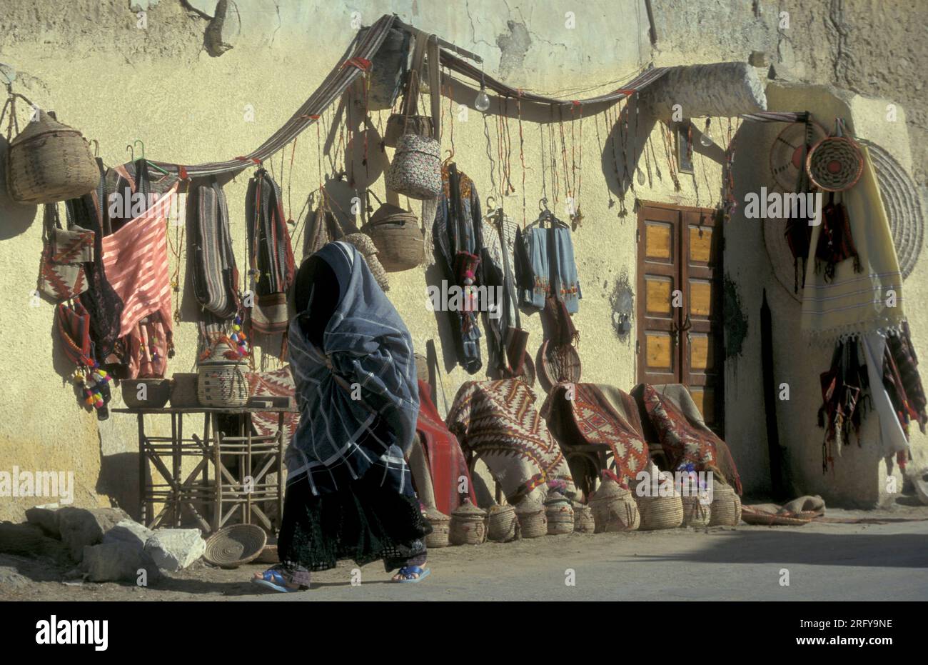 Market old town oasis village hi-res stock photography and images - Alamy