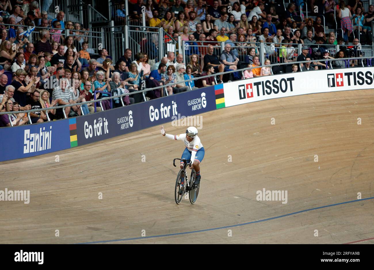 Great Britain's Kadeena Cox celebrates gold in the Women's C4 500m Time ...