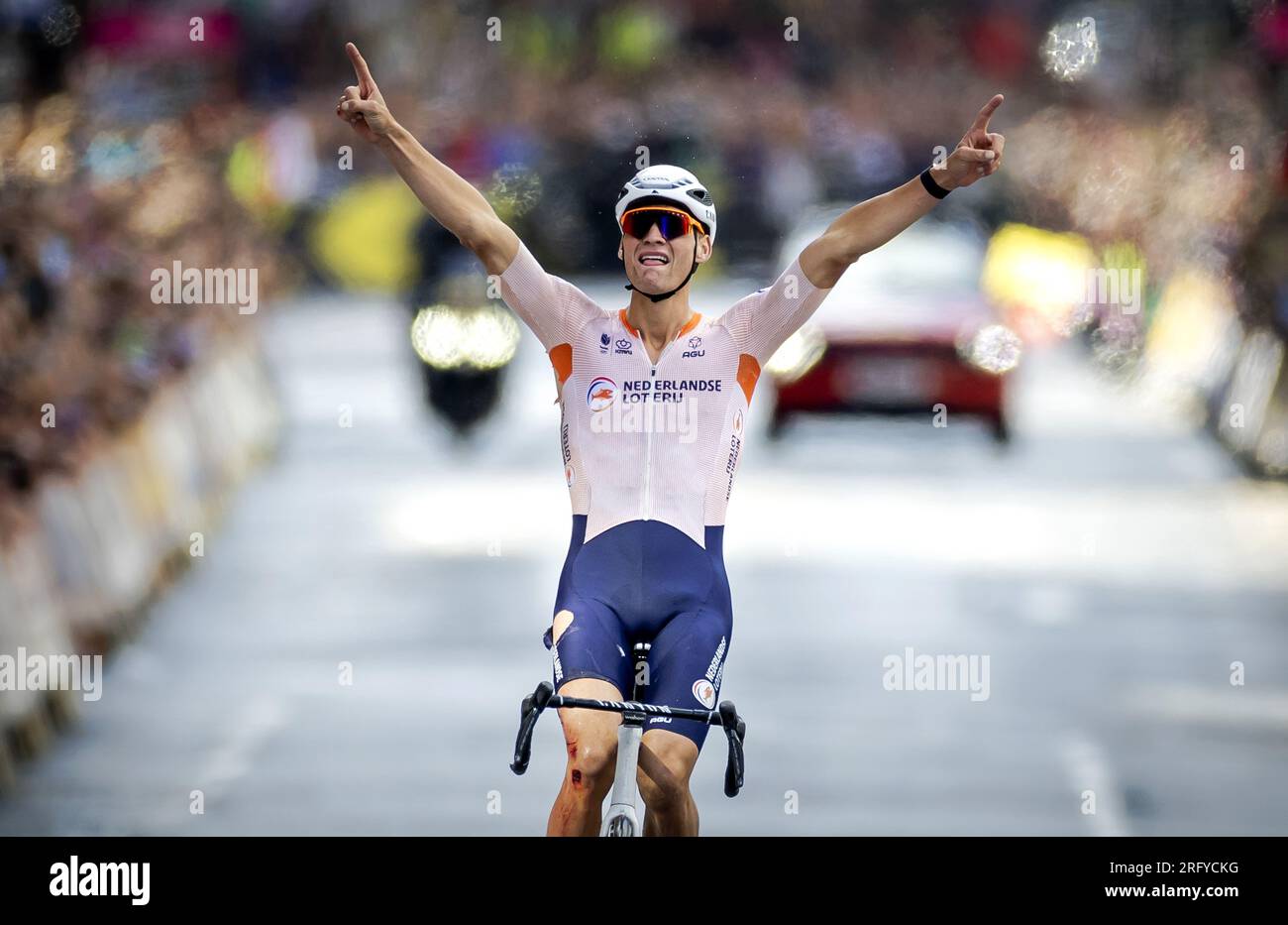 GLASGOW - Mathieu van der Poel celebrates his world title after winning ...
