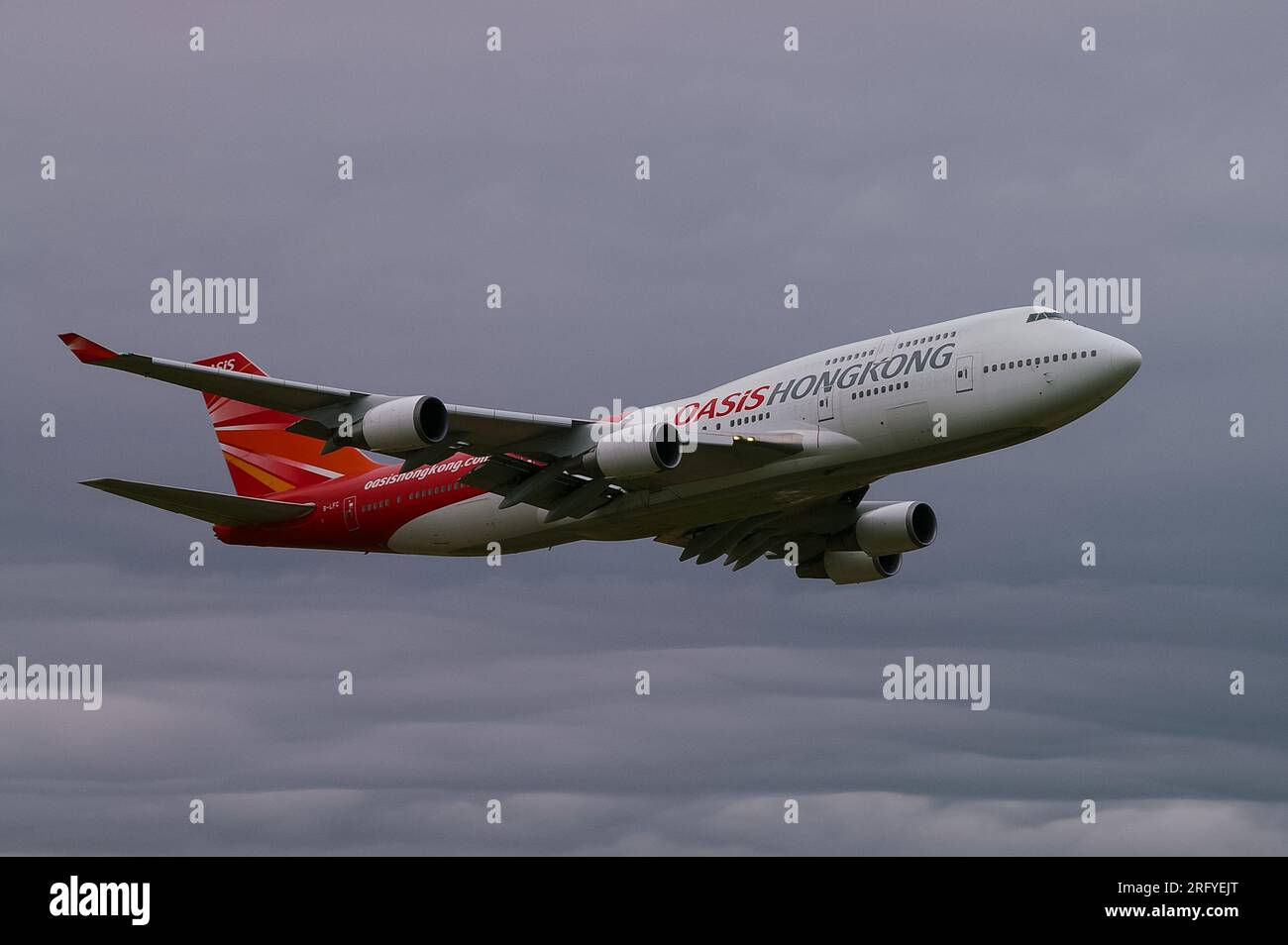 Oasis Hong Kong Airlines Boeing 747 jet airliner plane B-LFC. Jumbo jet ...