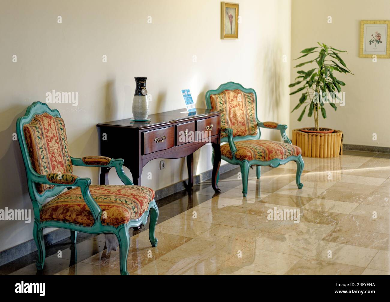 Architecture inside office hi-res stock photography and images - Alamy